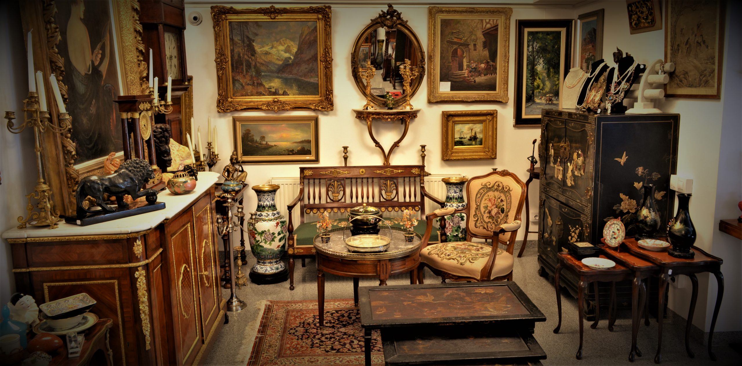 Magazin, Antichitati Bucuresti, Credent, vechi, candelabru bronz